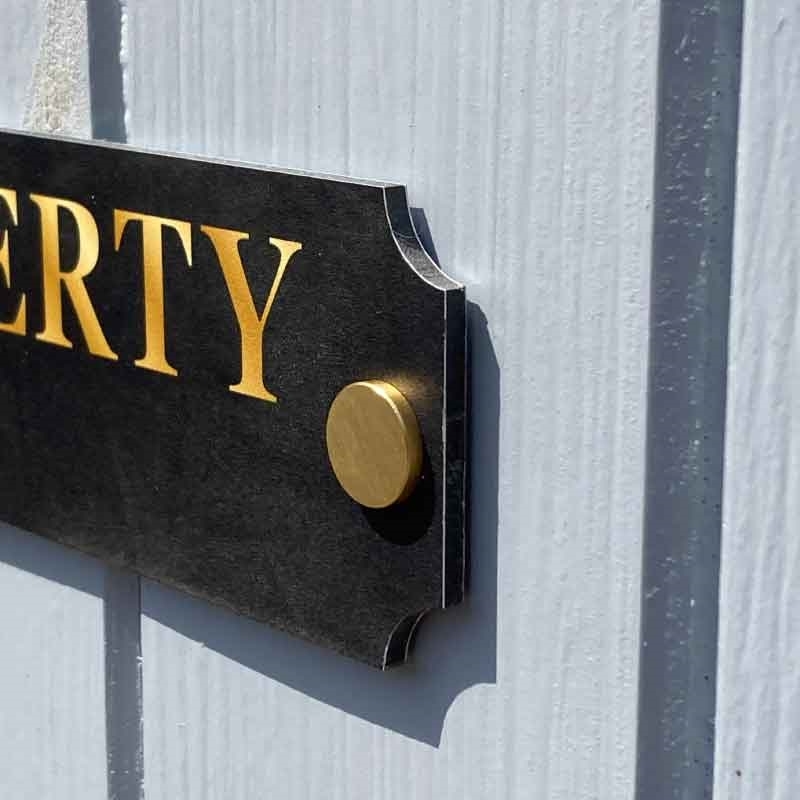 JAF Graphics. Personalised Gate Sign - Classic Style