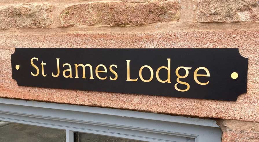 JAF Graphics. Personalised Gate Sign - Classic Style